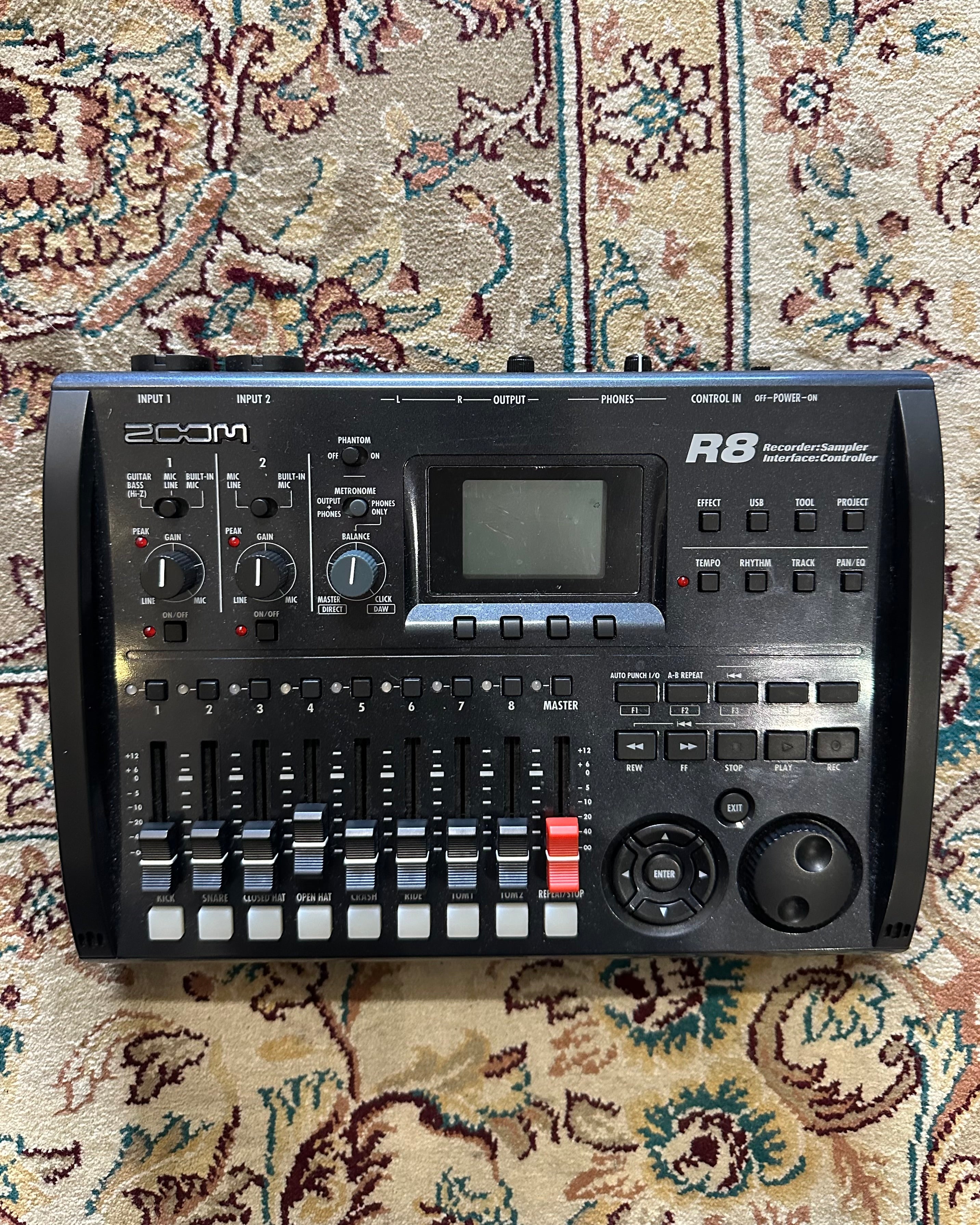 Zoom R8 Recorder:Sampler:Interface:Controller – Upwey Music